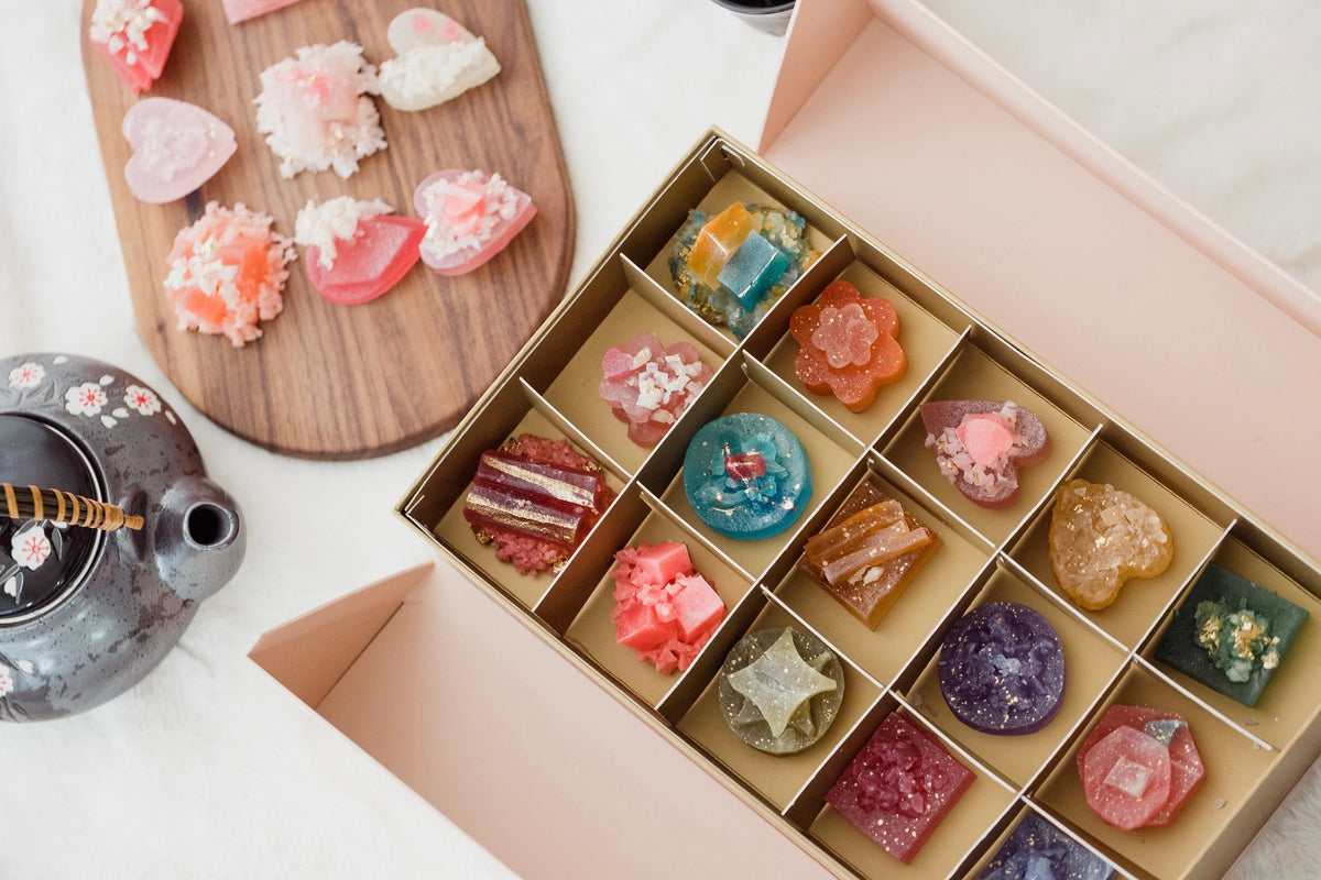 Gems Me Up | Large Kohakutou Box | 30 Pieces | Silky Gem Crystal Candy